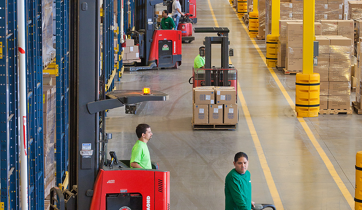 Retail Warehouse Solutions | Raymond Material Handling Solutions