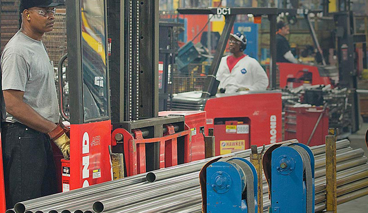 Side Loader Forklifts | Raymond