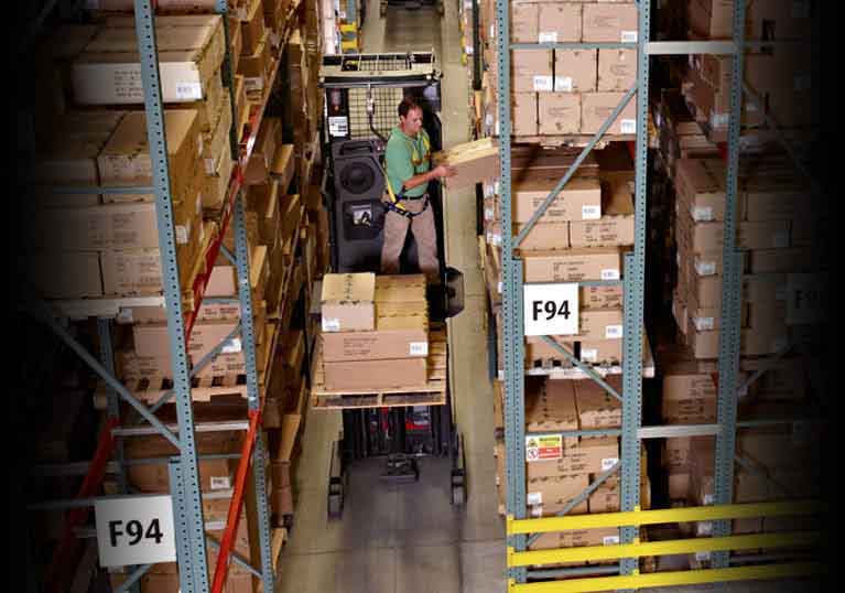 Raymond 5500 Order Picker Forklift | Order Picking